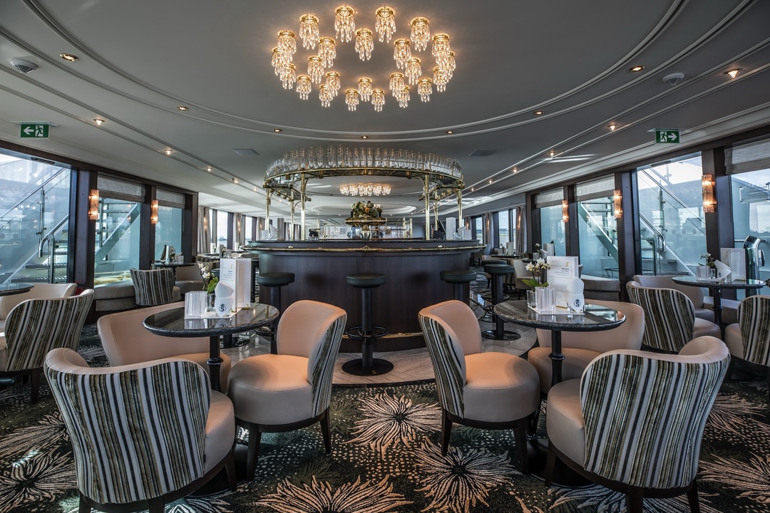 Riviera Travel MS Geoffrey Chaucer Lounge 1.jpg