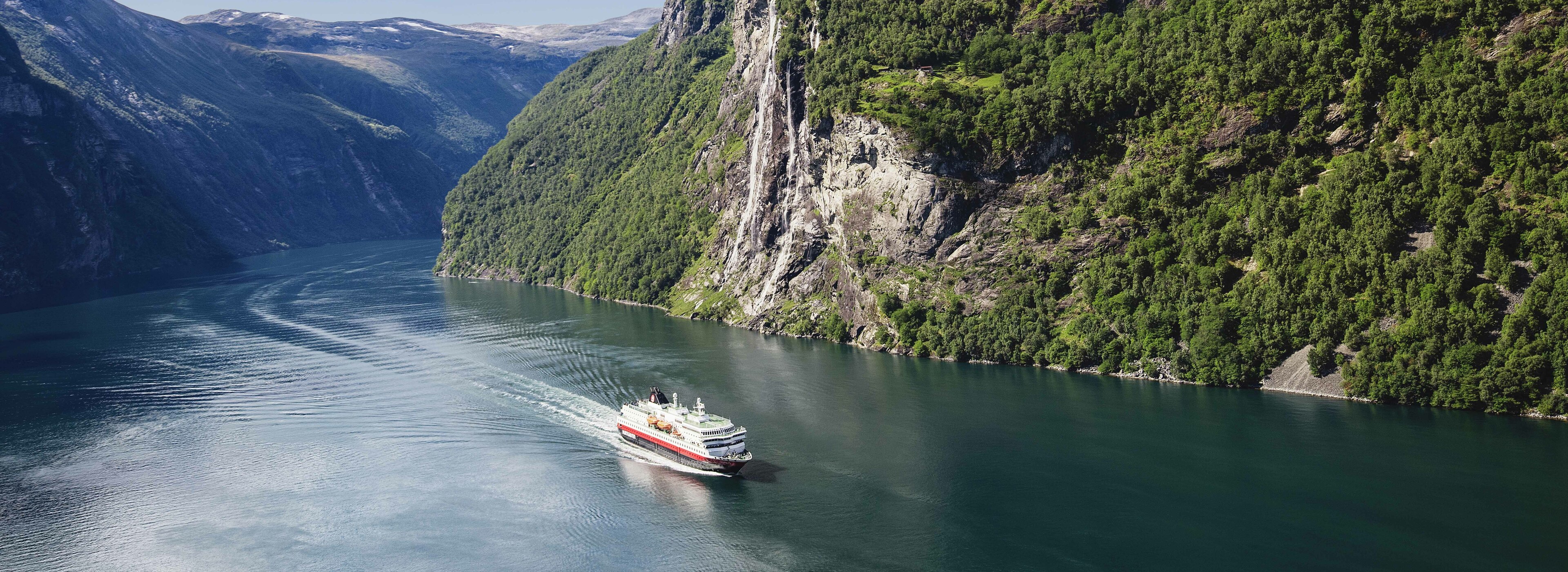 The Coastal Express | 25 Dec 2027 | MS Nordlys - Hurtigruten ...